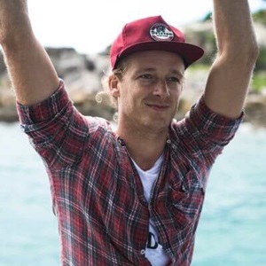 Coconut & ginger marinated prawns with sweet and sour mango salsa ...